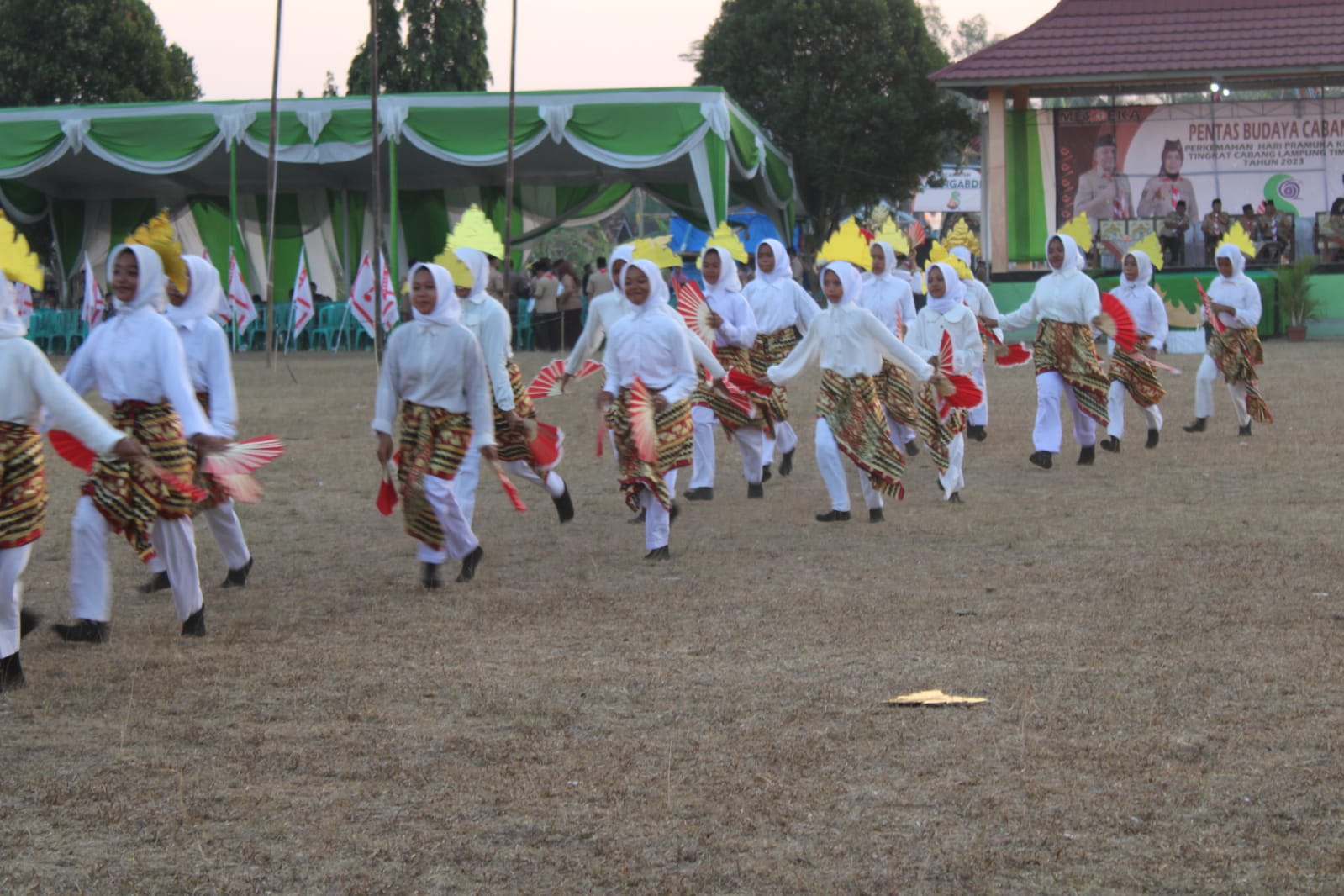 Siswa SMPN 1 Braja Selebah Tampilkan Tari Melinting Di Hari Pramuka ...