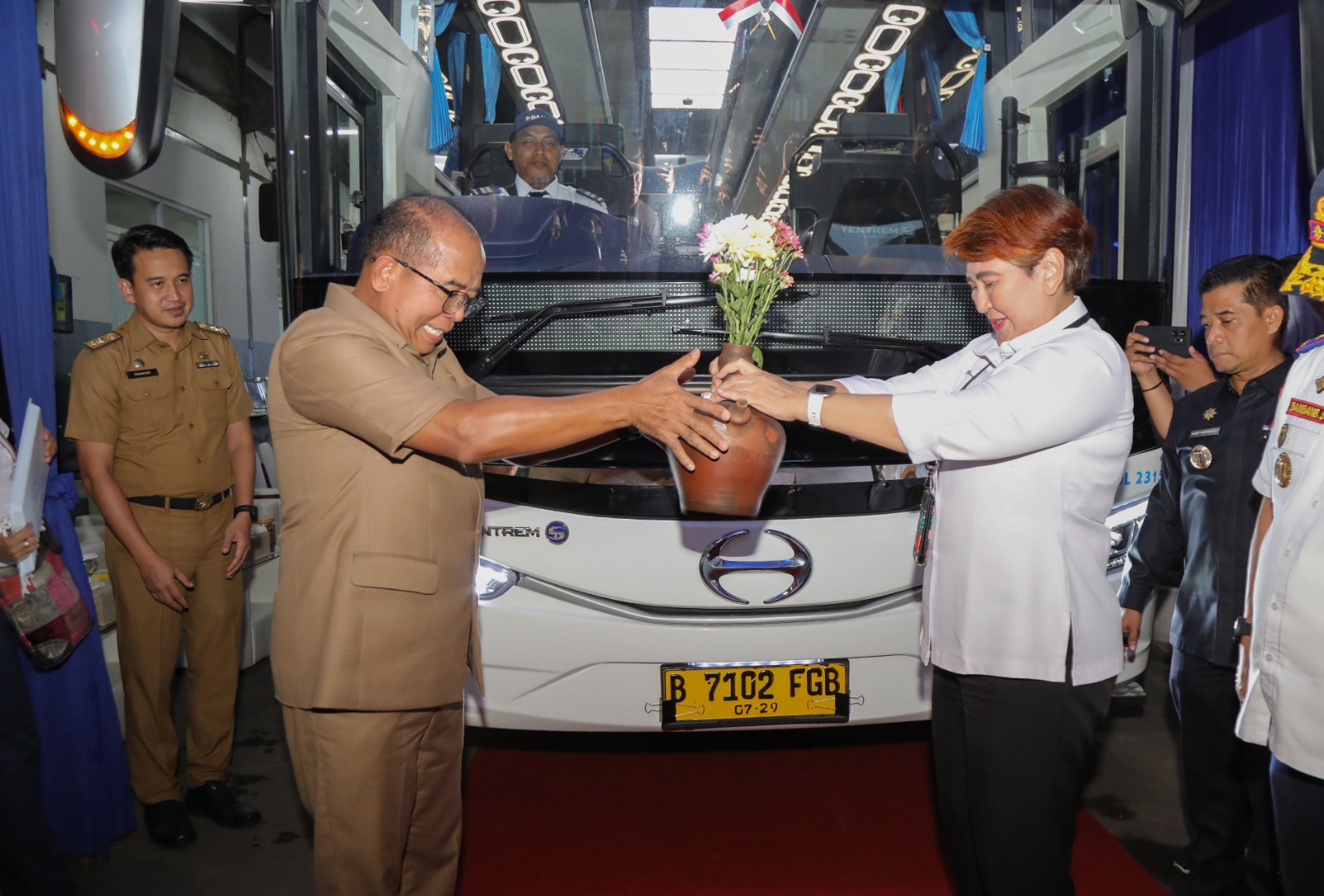 Dirut Perum Damri Luncurkan 26 Bus Baru - bumione.com